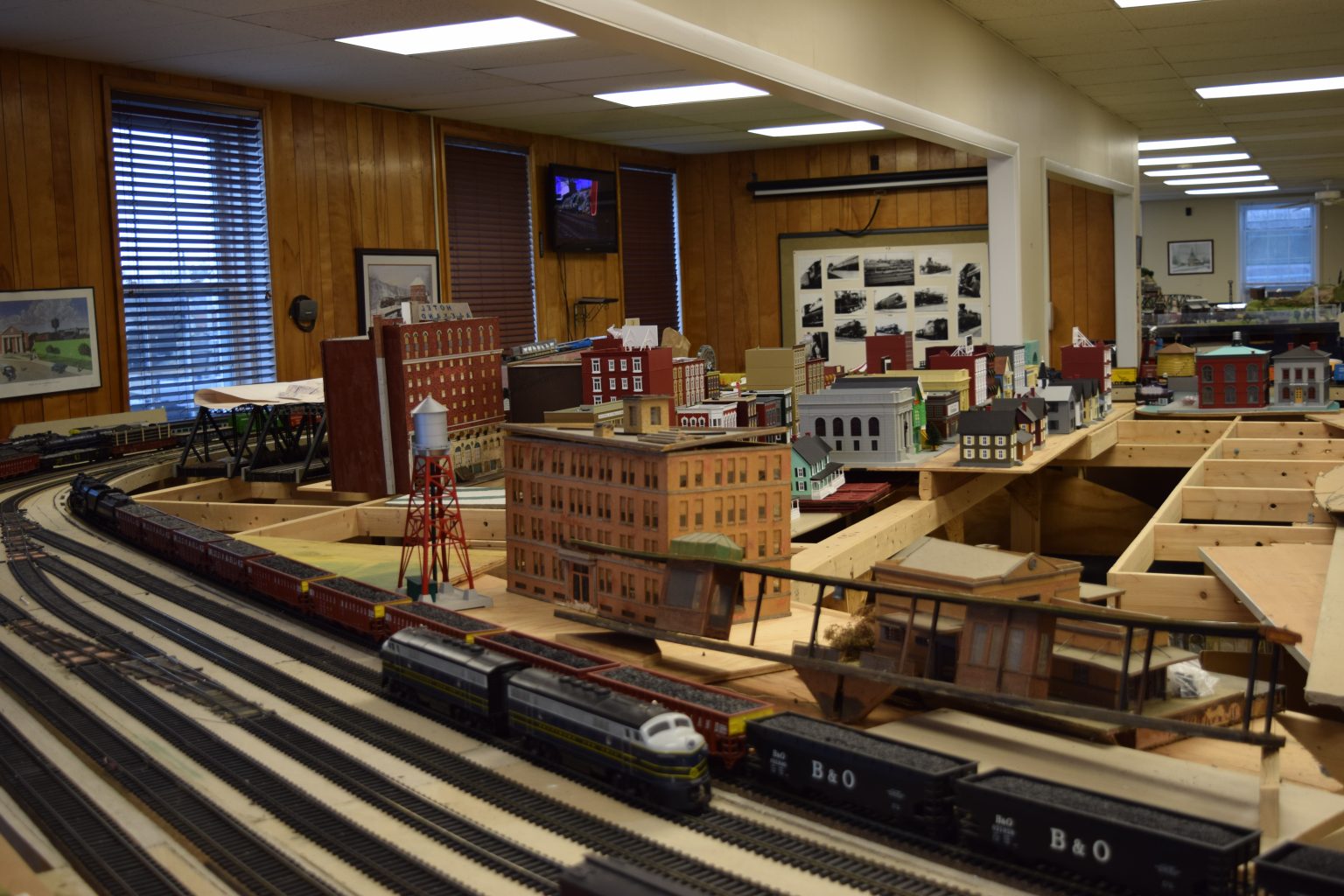 2 Rail O Scale Model Railroad • Hagerstown Roundhouse Museum